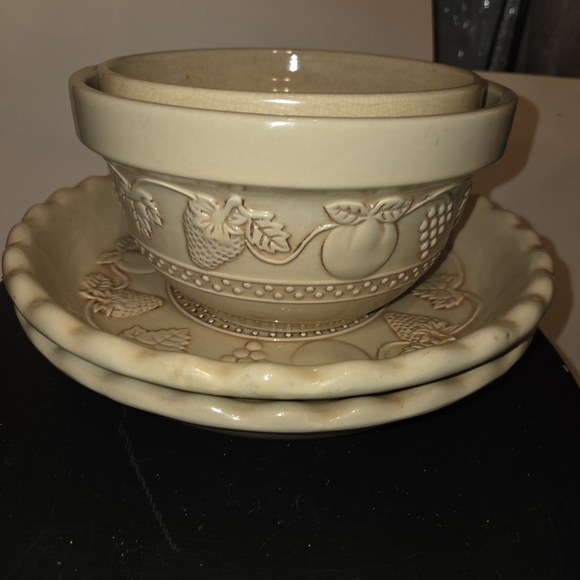 Kitchen | Vintage Farmhouse Cream Embossed Ceramic Bowl And Plate Set ...